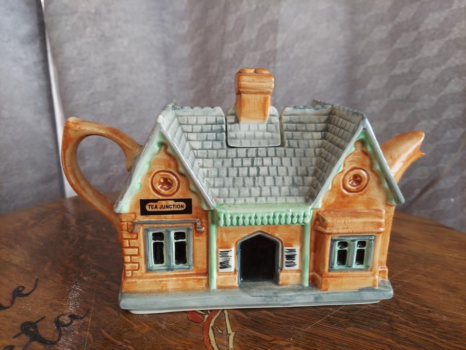 Vintage Collectible SWINESIDE CERAMICS “Tea Junction” Teapot Mint. | eBay
