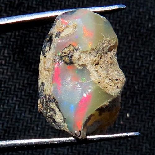 Naturale Etiope Opale Grezzo Gioco Di Colore 11.40 KT 13x18x10 MM RT84 ...