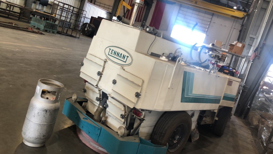 Tennant Propane Power Rider Floor Sweeper - Model 1550 (50" Cleaning ...