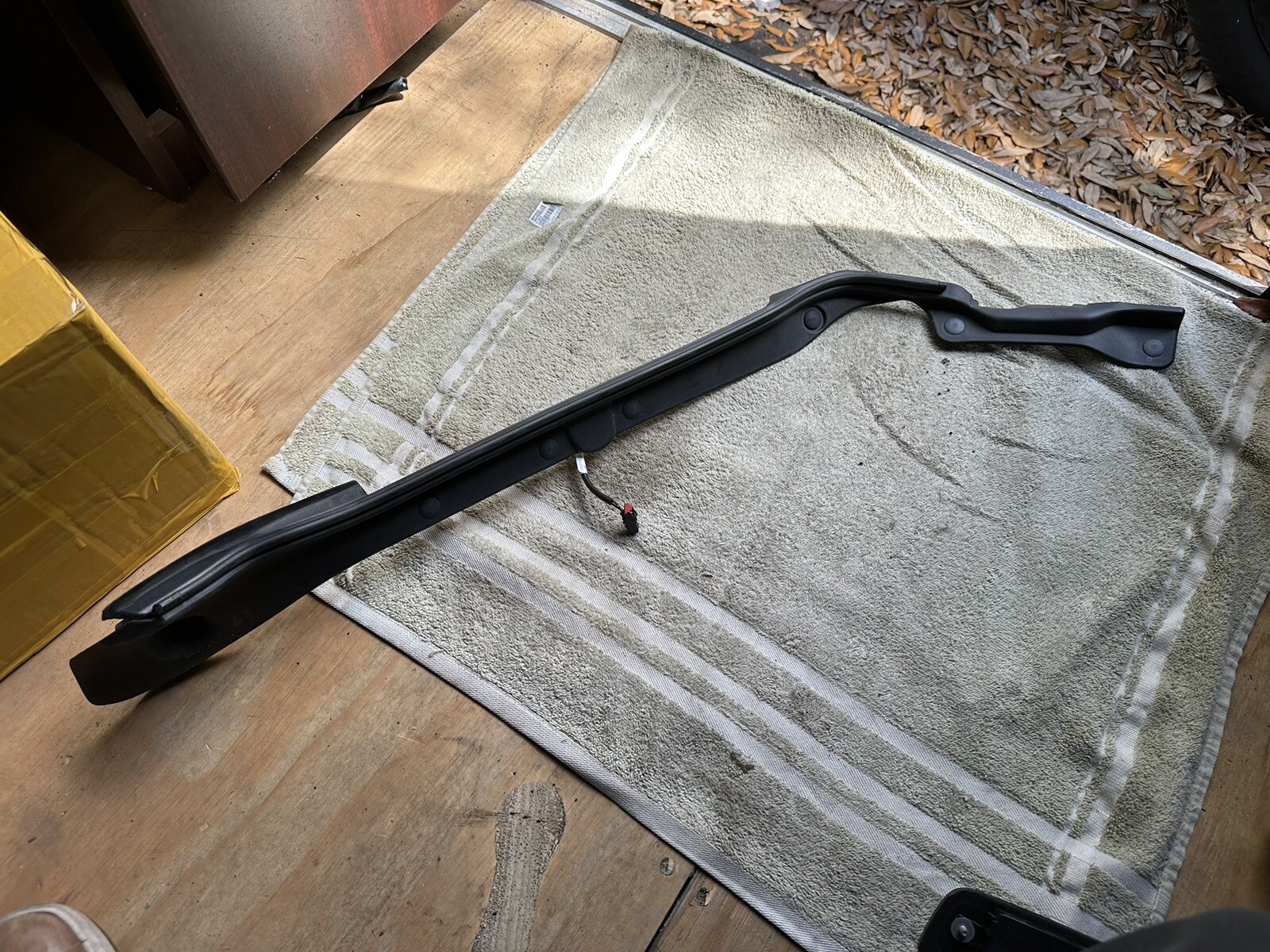 CADILLAC XT4 TAILGATE LIFTGATE TRUNK LEFT SIDE ANTI PINCH SENSOR OEM ...