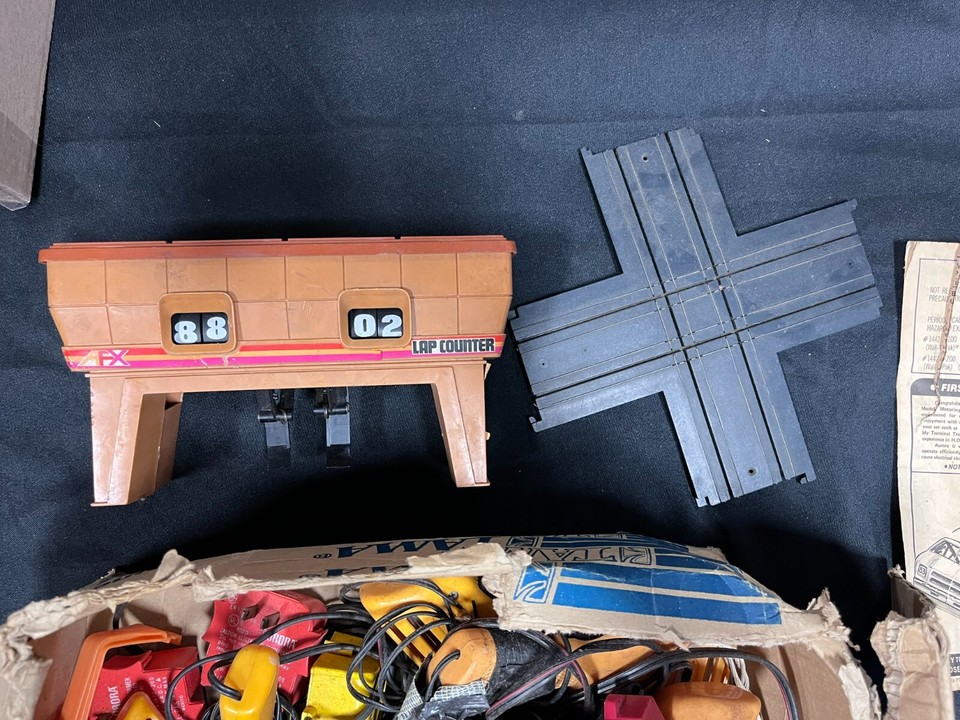 Vintage 1960s 70s Assorted Aurora Slot Car Cables Controllers & Pieces ...