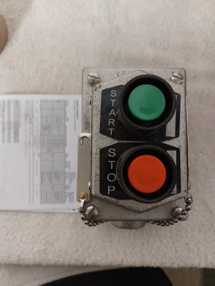 CROUSE-HINDS DSD922 EDS215 EXPLOSION PROOF PUSH BUTTON STATION 3/4" BOX ...