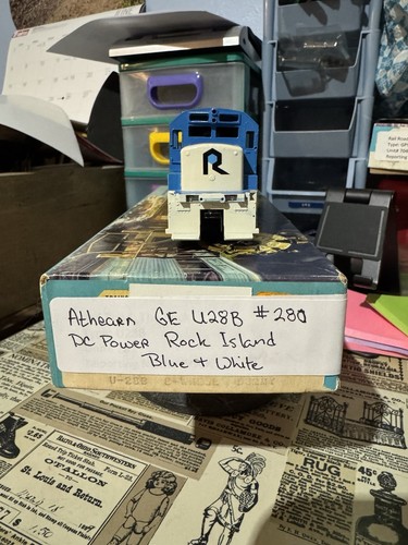 Athearn blue box locomotive HO Scale GE U28B Rock Island DC Blue ...