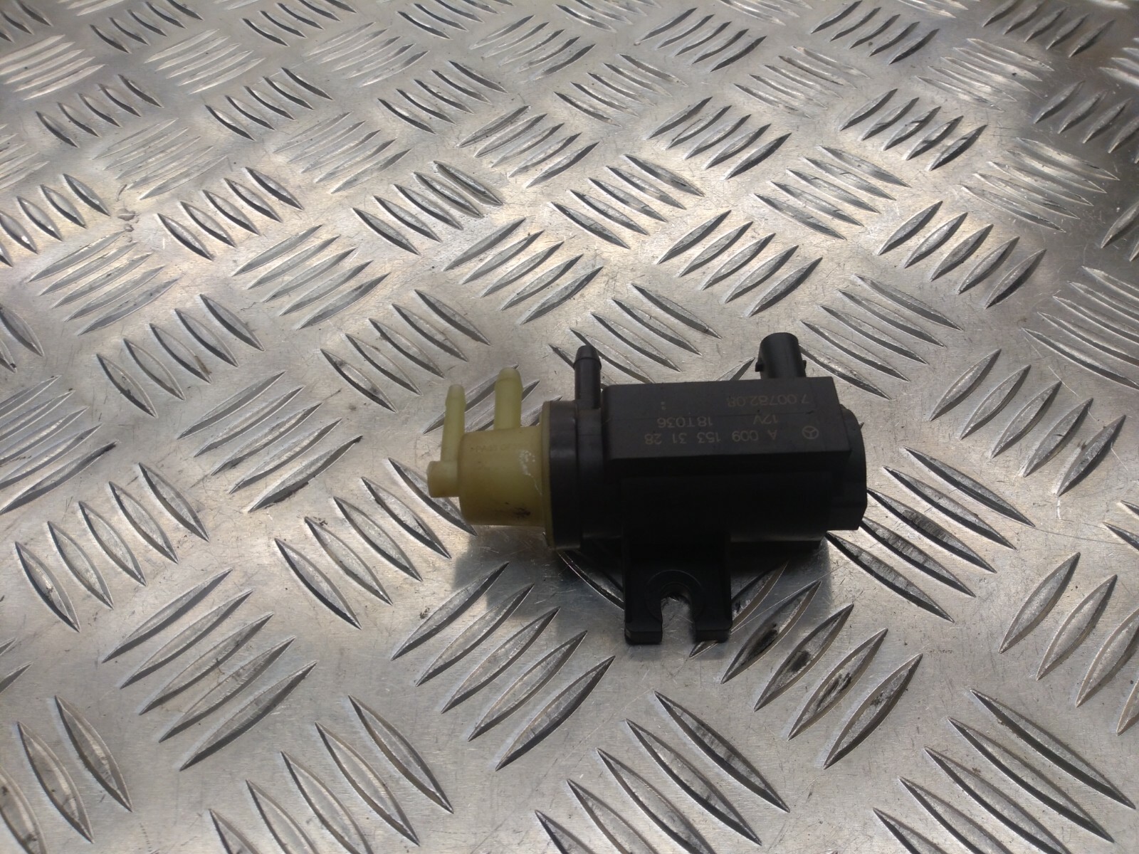 B176 MERCEDES-BENZ Solenoid Vacuum Valve A0091533128 Genuine | eBay