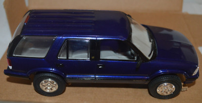 AMT Ertl 7031EO 1995 Chevrolet Blazer (Radar Blue Metallic) Promo Car ...