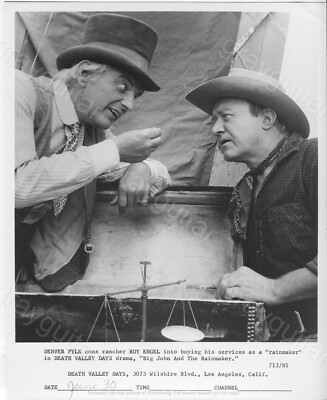 1964 Press Photo Actor DENVER PYLE & ROY ENGEL in DEATH VALLEY DAYS Vtg ...