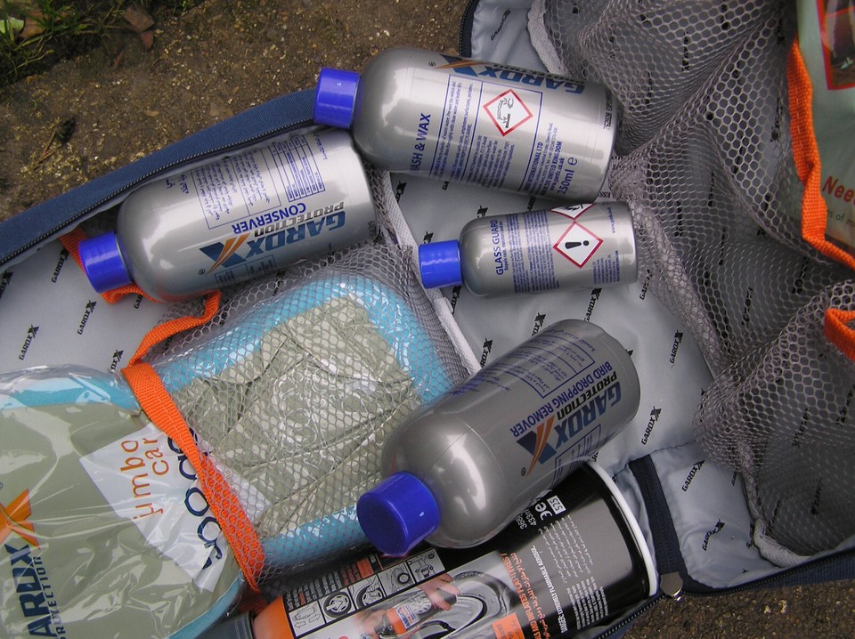 **GARDX CAR CLEANING KIT**IN CARRY CASE.VARIOUS CLEANING PRODUCTS.NEW ...