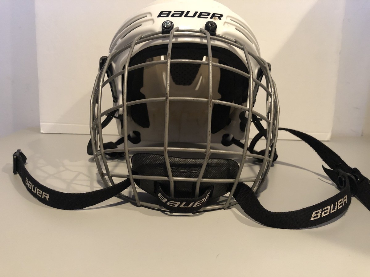 Bauer 9900 Hockey Helmet Bauer 9900 Hockey Helmet Combo