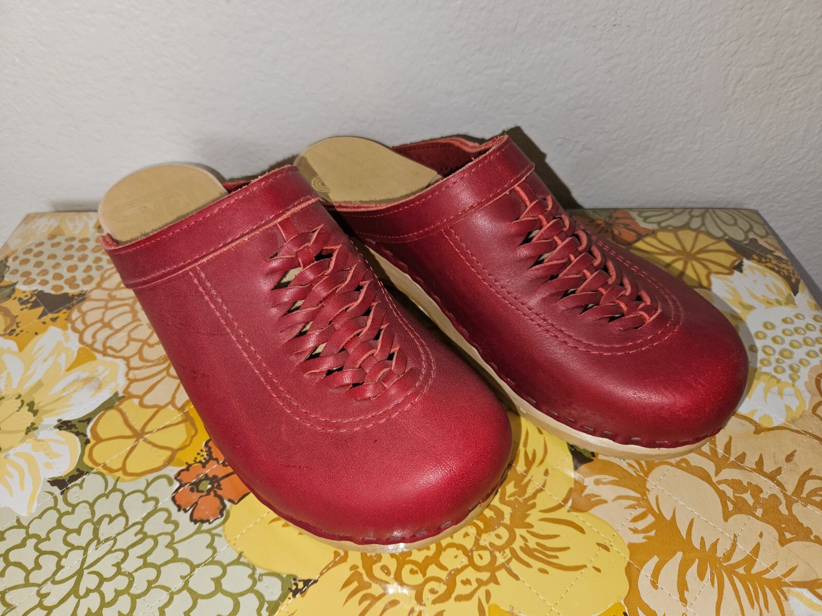 Sven Swedish Front Weave Clogs Cranberry Leather Size… - Gem