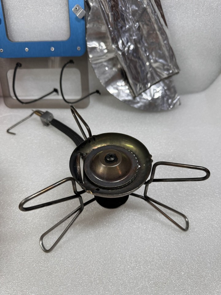 MSR Whisperlite Backpacking Camping Stove & MightyLite Stove Stand ...