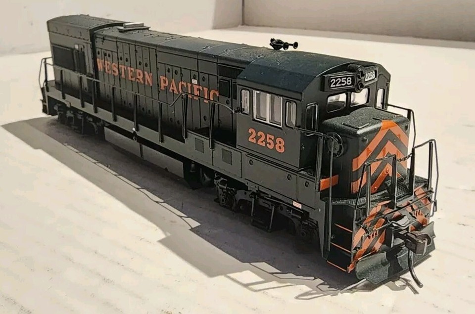 Atlas HO Scale GE U23B Locomotive Western Pacific #2258 | eBay