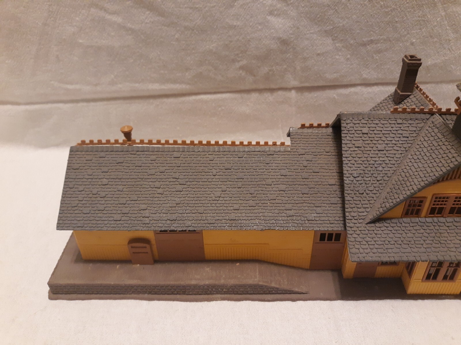 A.H.M. Masterpiece Series 3 HO Scale Rico Station Building 15807 | eBay