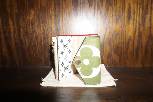 Louis Vuitton Khaki Green/White Monogram Giant Canvas Compact Zoe ...