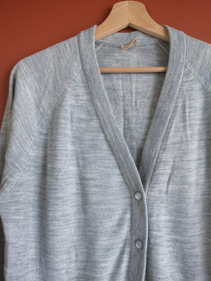 Vintage 70s 80s light grey knit V Neck Cardigan 14 16 Large Secretary ...