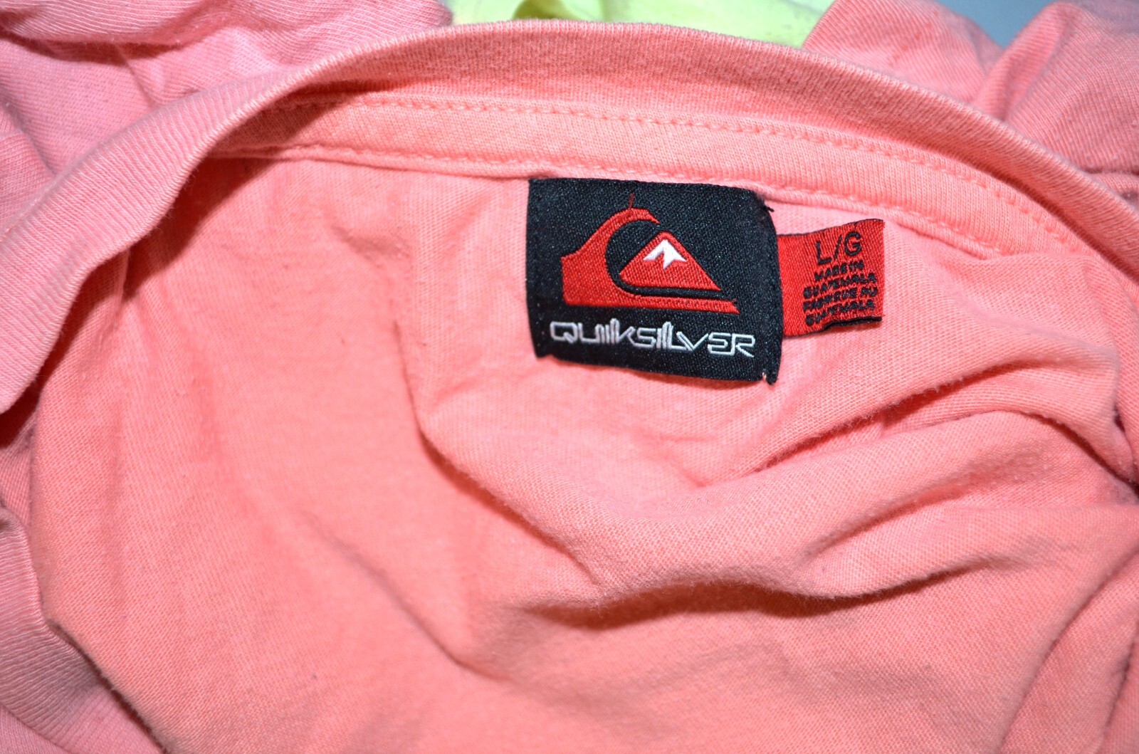 QUICKSILVER PEACH & YELLOW MULTIPLE LOGOS T-SHIRT SIZ… - Gem