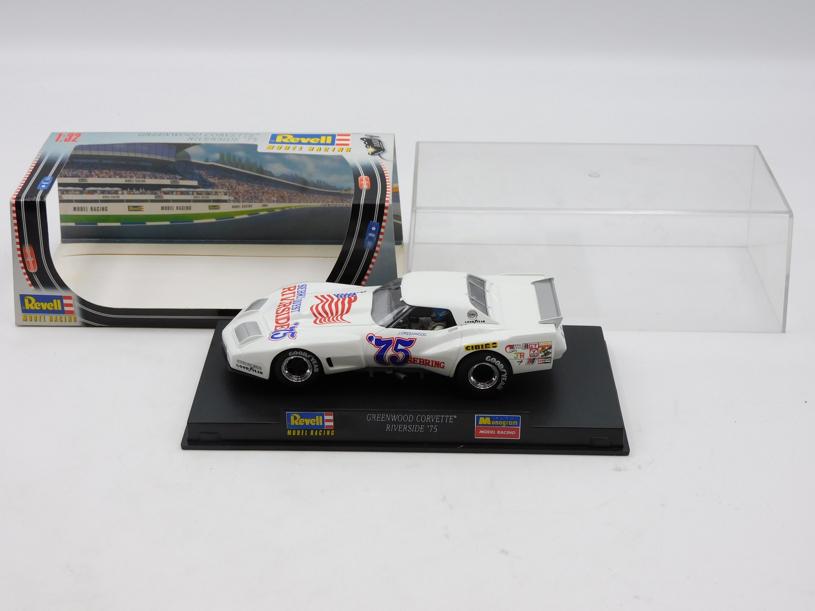 Revell Monogram Greenwood Corvette Riverside '75 Slot Car 1:32 Ref ...