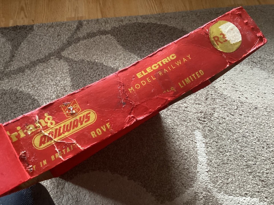 Triang Railways RE.3 starter set 00 gauge model railway, extra wagon ...