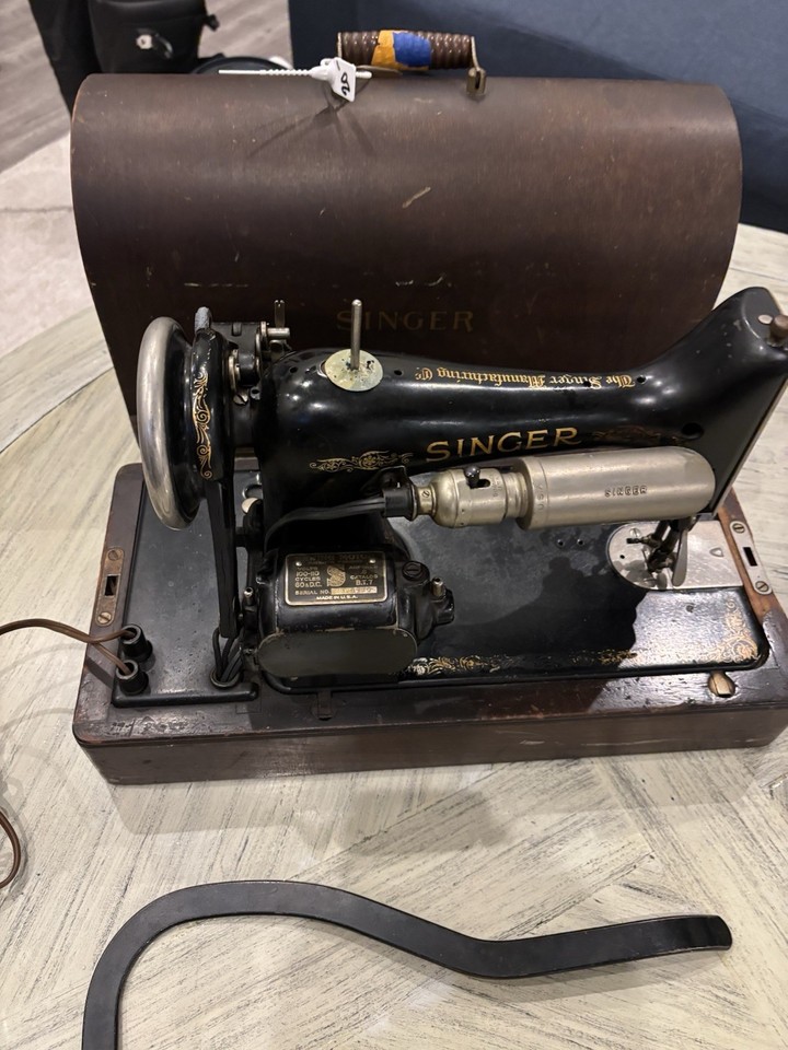 Vintage 1920s Singer Sewing Machine Catalog B.T.7 With Wood Carrying ...