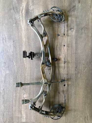HOYT RX7 Ultra Compound Bow, Camo RH 70# New String & Cables | eBay