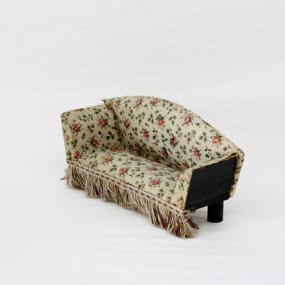 MAISON DE POUPEE ANTIQUE DOLLHOUSE – DIVAN EN TISSUS FLEURI – FLOWERED ...