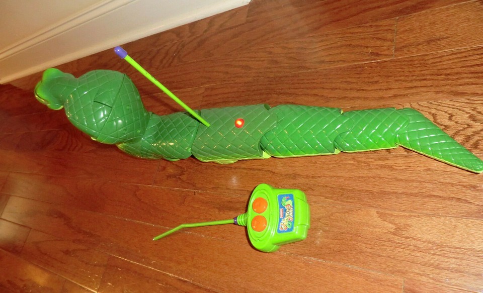 Fisher Price Slithering Jake #77149 - Eyes Glow - with remote - works ...