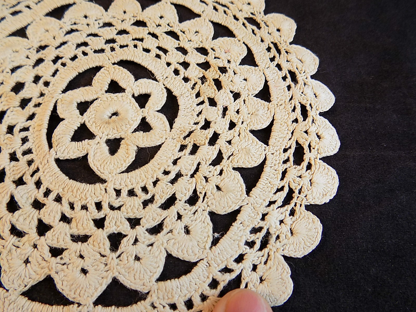Vintage HAND KNITTED ROUND TABLE DOILY 6 1/2" Star within 2 Circles ...