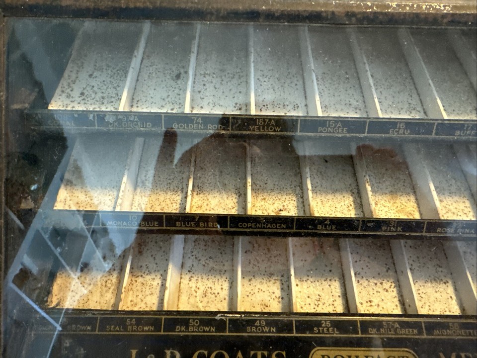 VINTAGE RARE J & P COATS THREAD COUNTERTOP CABINET LIFTING GLASS ...