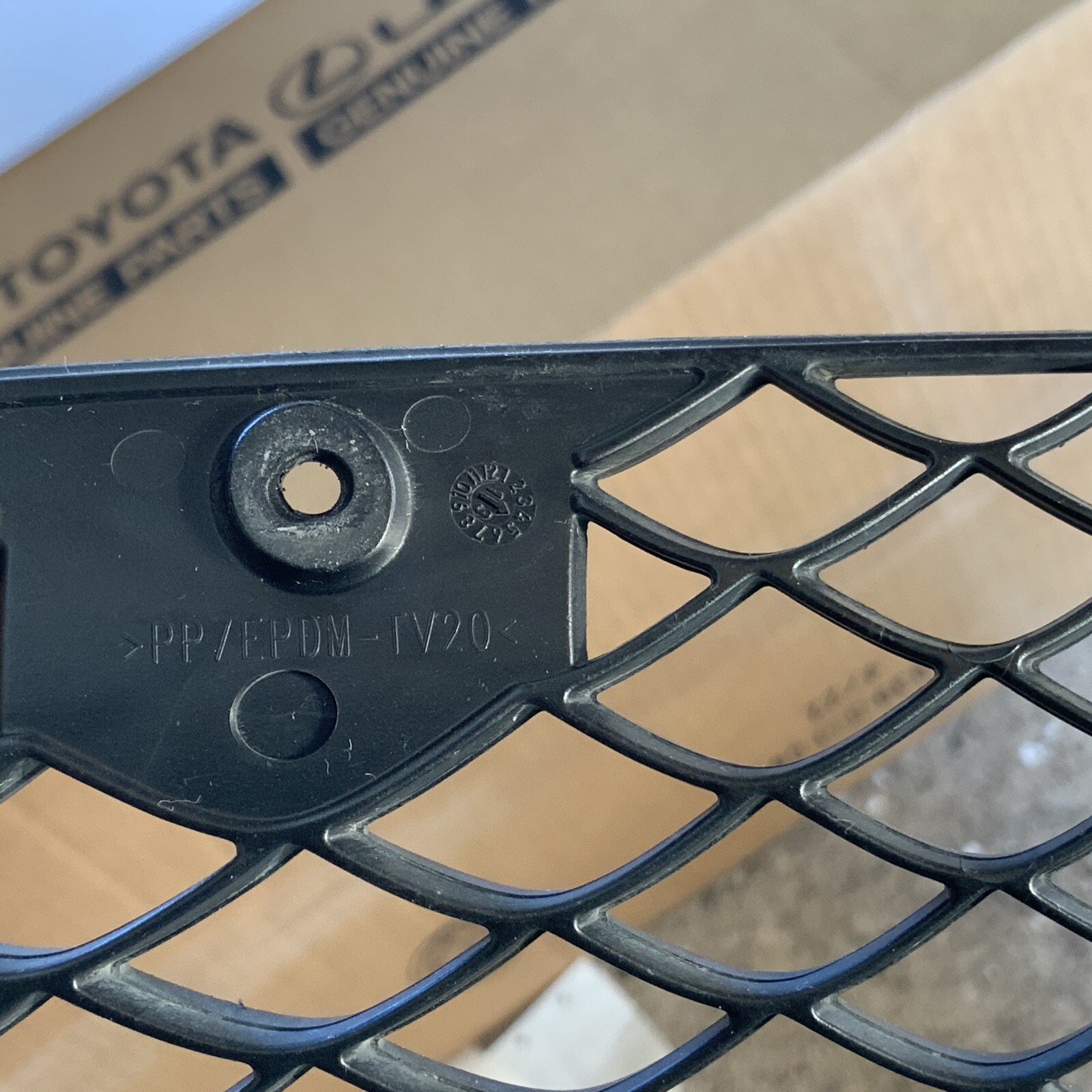 2014-2016 MERCEDES BENZ E250 RIGHT SIDE FRONT OUTER GRILLE A2128850623 ...