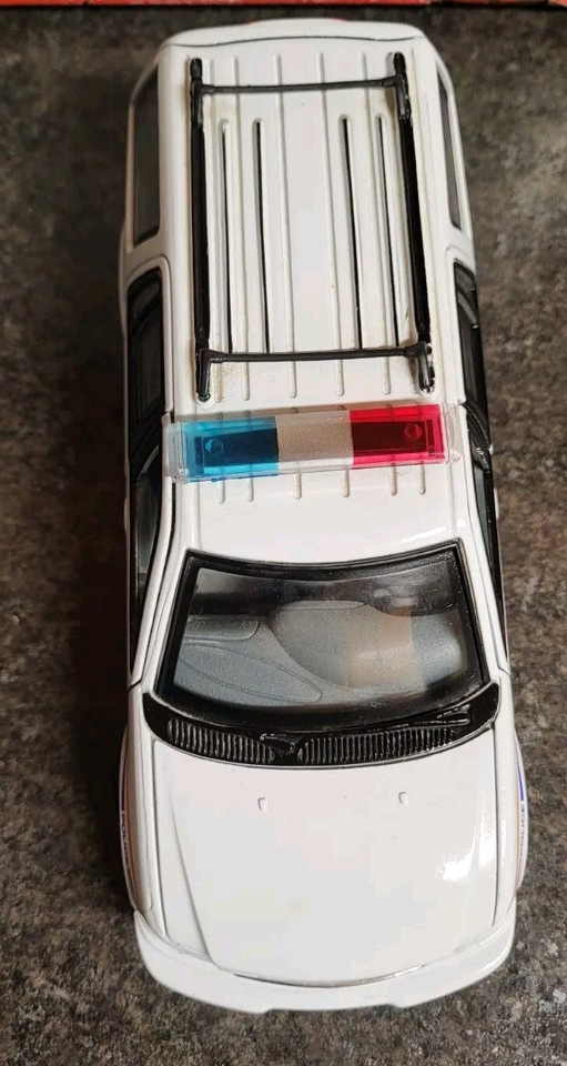 Nice RCMP Royal Canadian Mounted Police 1:24 2000 Ford Expedition XLT ...