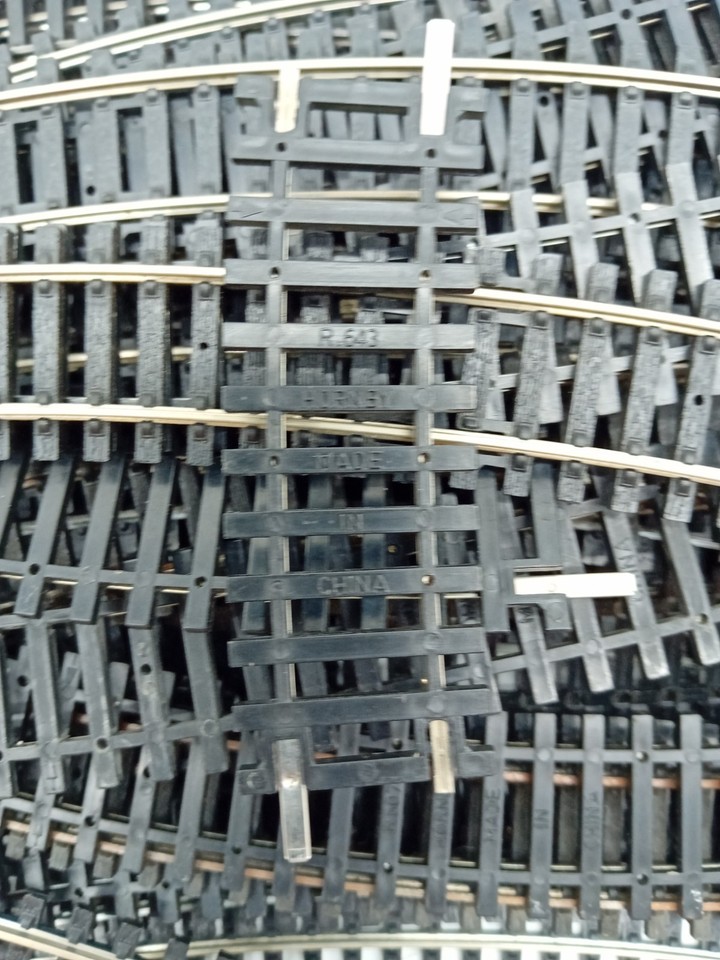 HORNBY R 605 R607 R643 - 00 Gauge assorted curves. Track 3 lengths ...