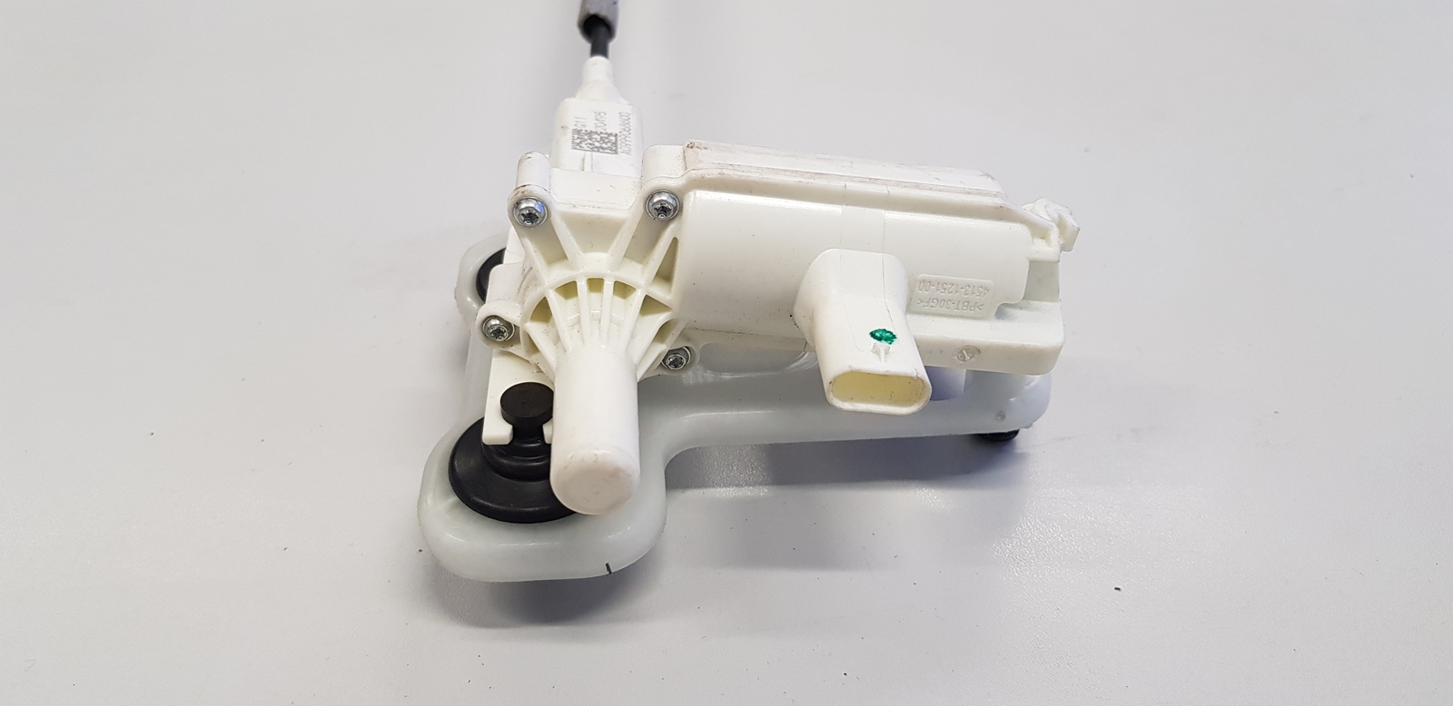 Getriebemotor Heckklappenschloss A0999068600 Mercedes W167 W205 W213 ...