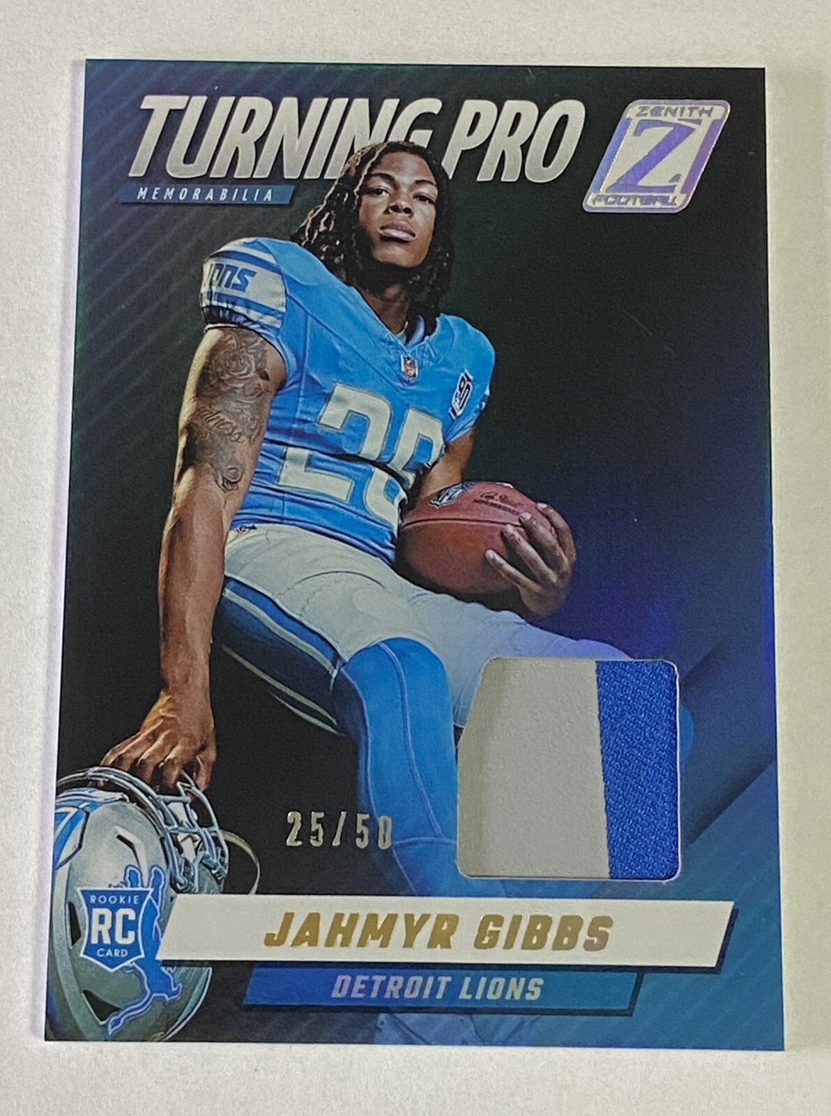 2023 Panini Zenith Jahmyr Gibbs Turning Pro Silver Holo #/50 Rookie ...