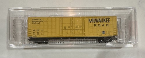 MICRO-TRAINS N 60' RIVET SIDE EXCESS HEIGHT BOX CAR MILWAUKEE ROAD ...