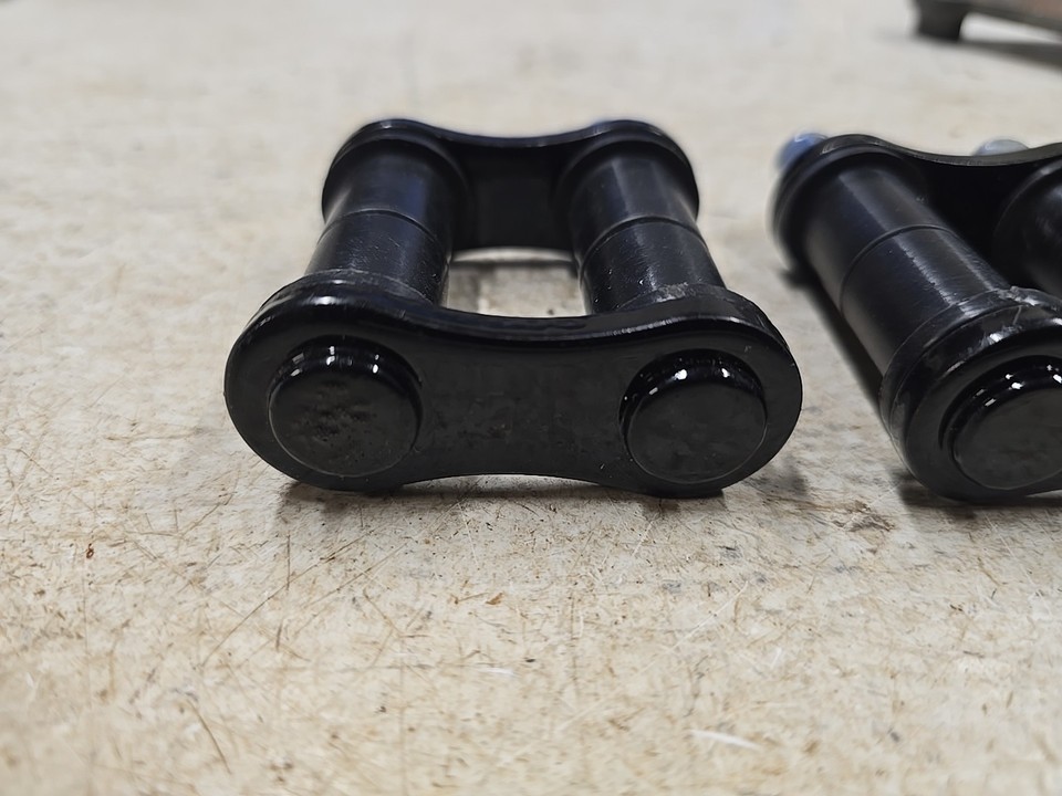 Speedway 2" Wide Rear Shackle Kit 91033324 | eBay