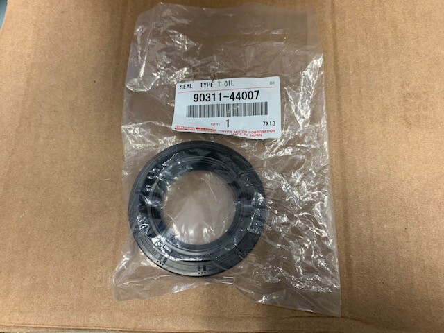 TOYOTA REAR DIFFERENTIAL CARRIER OIL SEAL ( 90311-44007 ) | eBay