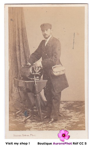 HOMME EN TENUE DE TRAVAIL AVEC CASQUETTE & SACOCHES, CDV BISSON, 1870 ...