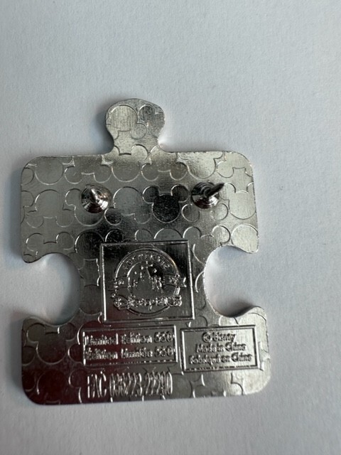 DISNEY PIN CHARACTER CONNECTION PUZZLE PIECE DUMBO CIRCUS RINGMASTER LE ...