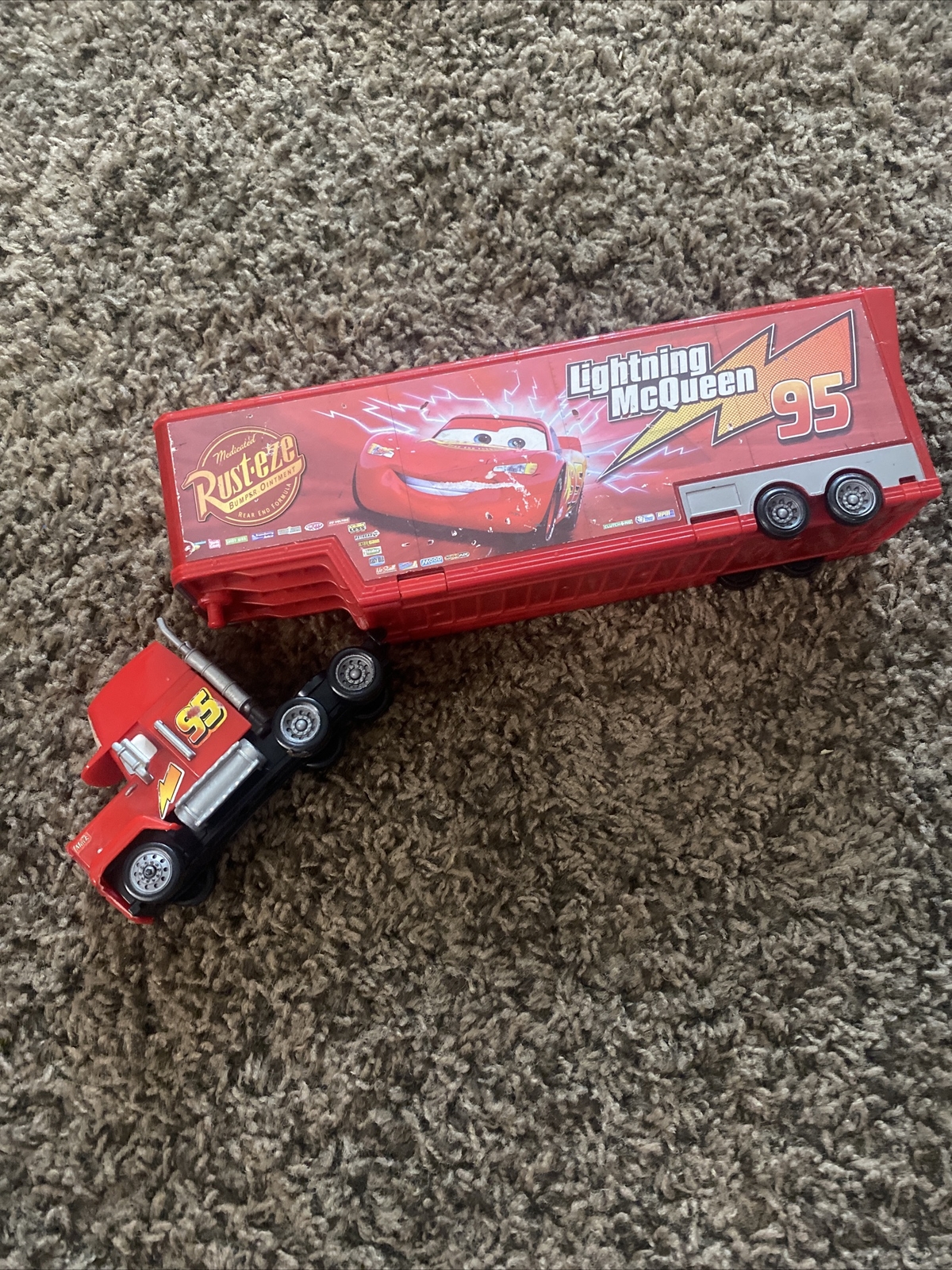 Disney Cars Mack Superliner Playset Rust-eze Trailer Lighting McQueen ...