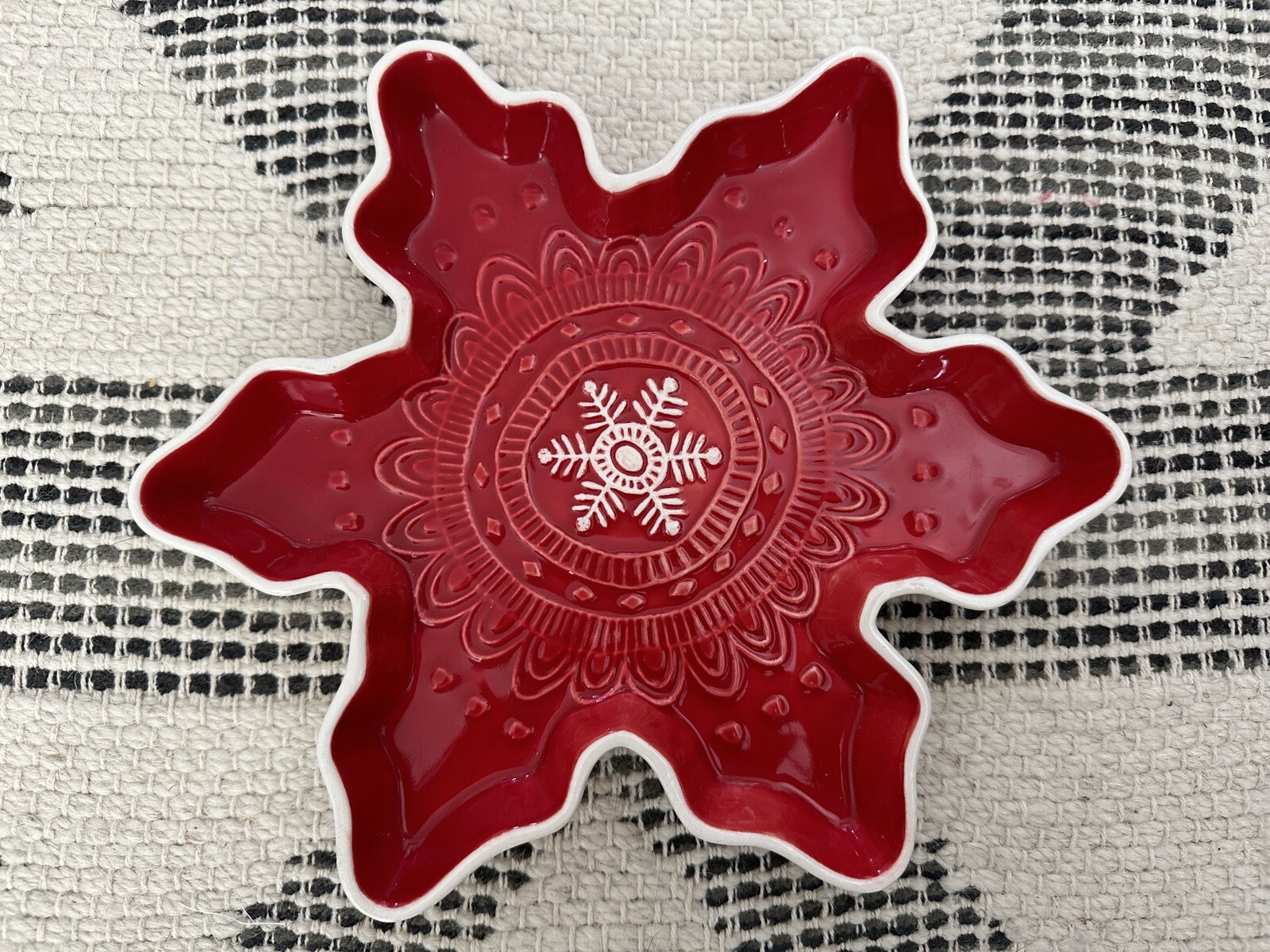 Hallmark Red Snowflake Ceramic Serving Plate or Table Holiday Christmas ...