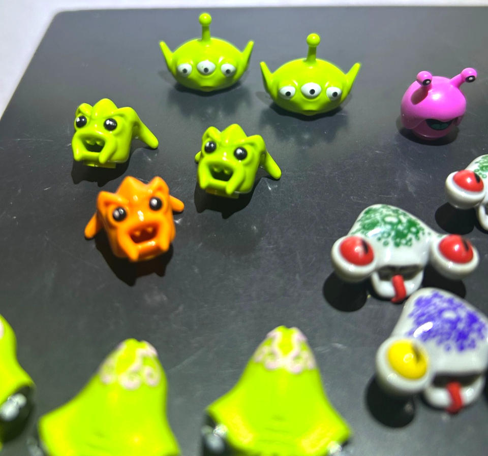 Lego Minifigure Space Alien Head Lot of 20 Toy Story Conquest Police ...