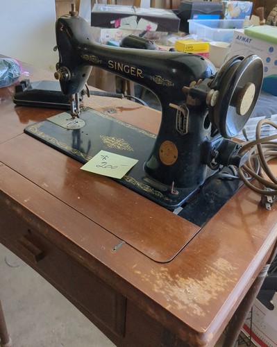 Vintage 1954 Singer sewing machine, model 66, with cabinet. Very good ...