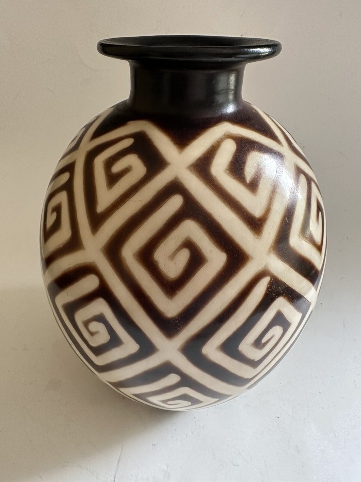 Peruvian Pottery Vase Chulucanas Terra-Cotta Clay 10” SIGNED Luis Salas ...