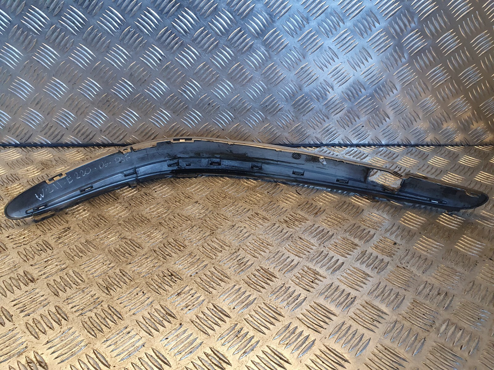 Mercedes E Class Bumper Moulding Right Front A2118800612 2006 W211 ...