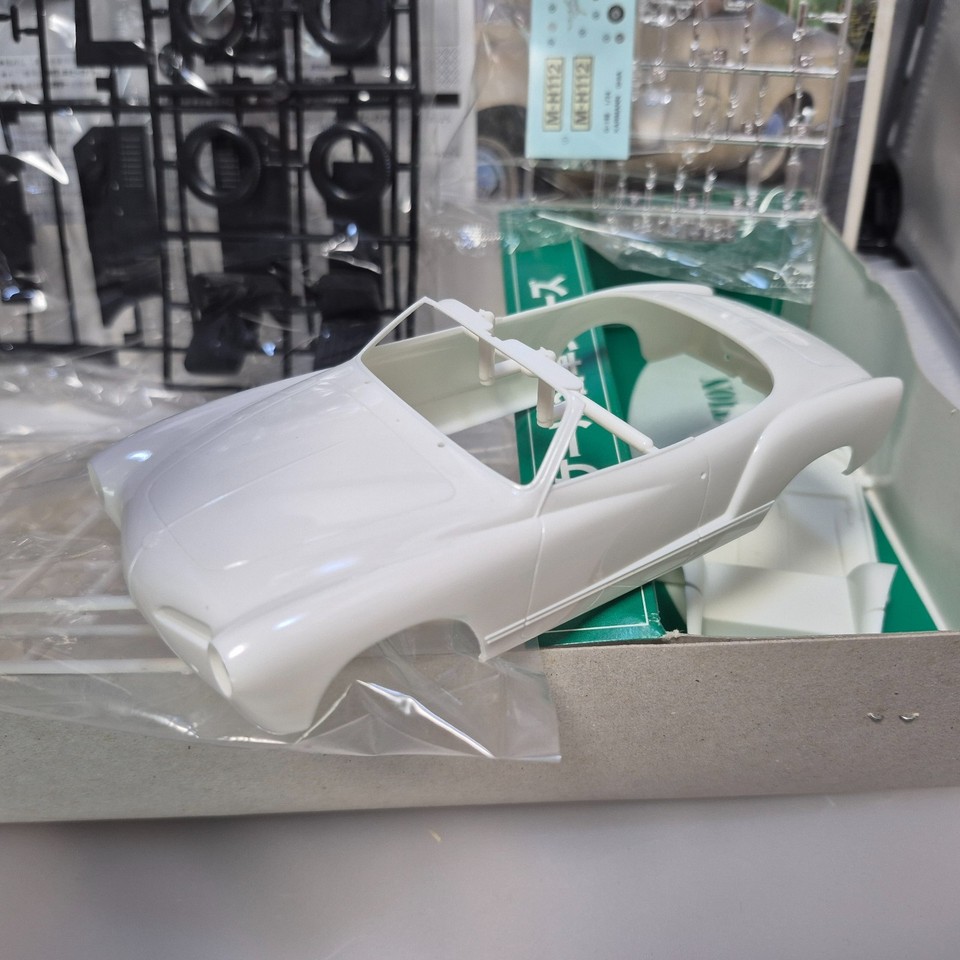 GUNZE SANGYO 1/24 Scale Volkswagen Karmann Ghia plastic model kit from ...