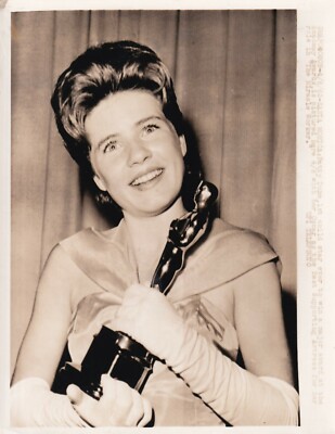 PATTY DUKE STUNNING PORTRAIT OSCAR TROPHY AWARD 1963 ORIG VINTAGE PHOTO ...