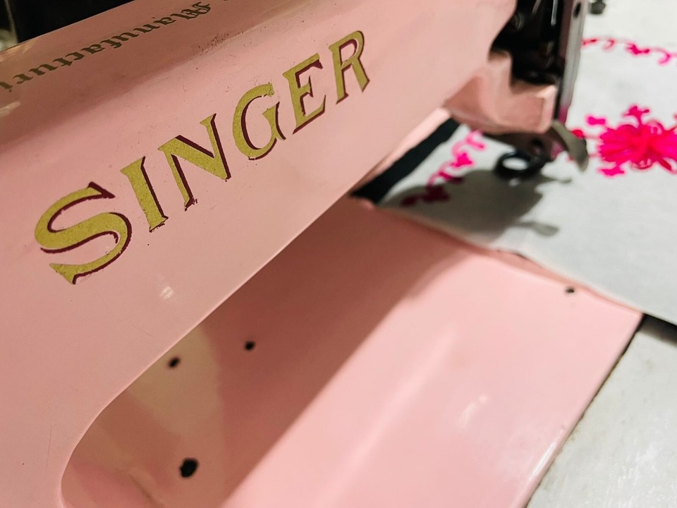 Singer 114w103 Chain stitch & Moss Stitch Embroidery Machine + table ...