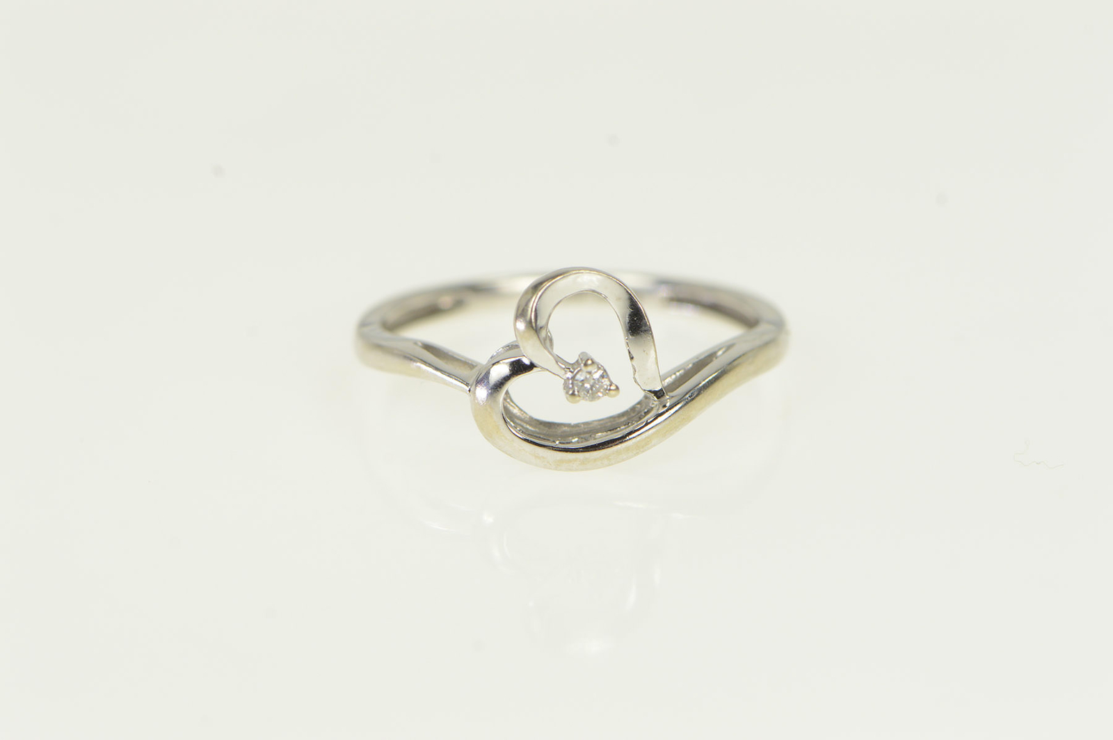10K Diamond Heart Love Symbol Vintage Ring White Gold… - Gem