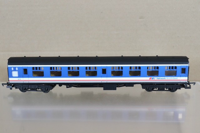Lima 305306 BR Network Southeast Nse Mk1 2nd Class Coach 18711 MINT ...