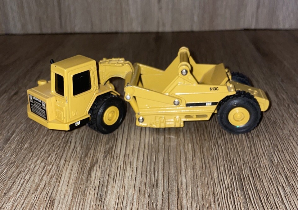 Ertl Caterpillar CAT 613C Earth Mover Scraper & Ertl 950F CAT Loader | eBay