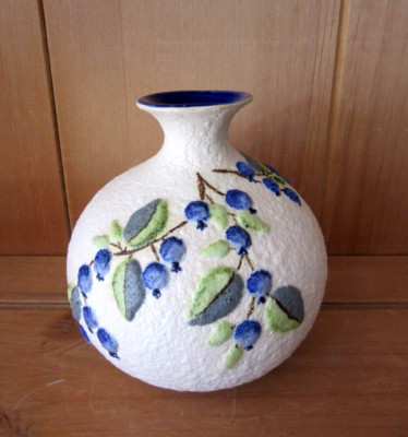 Vintage EMBOSSED BLUEBERRY DESIGN CERAMIC/POTTERY HANDEMADE VASE | eBay